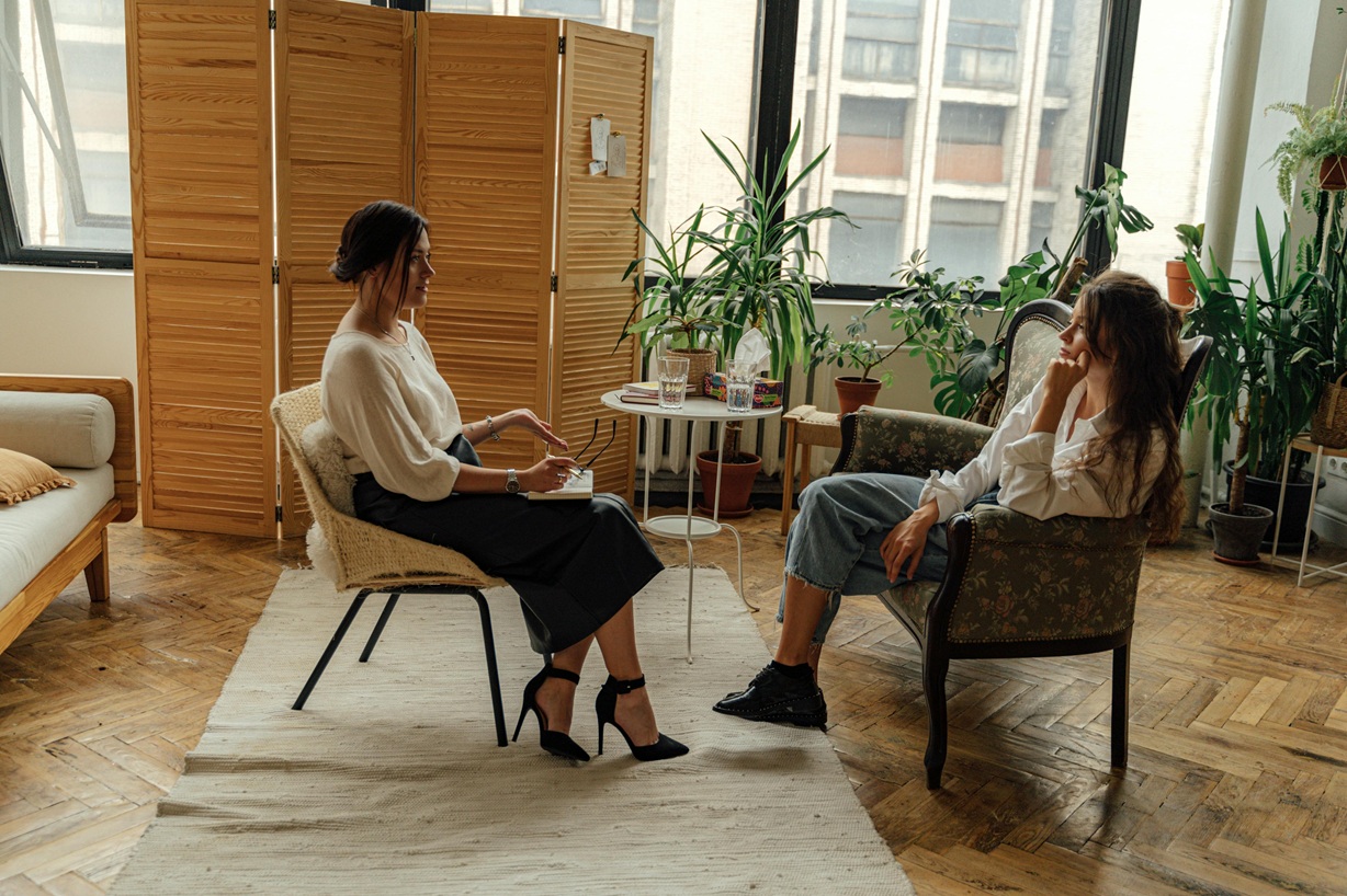 Holistic Therapy vs Traditional Therapy | Solutions Healthcare
